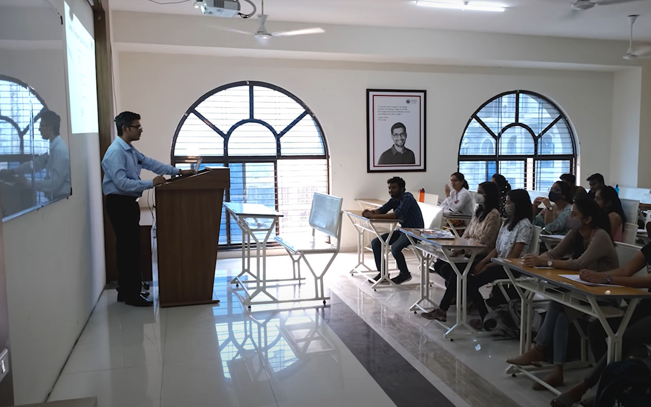 MIT ADT University found the all-in-one solution with BenQ Smart Projector | BenQ Education DE